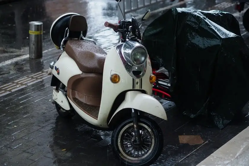 Descubre los Secretos para Manejar Una Moto en Lluvia: Guía Definitiva ... Descubre los Secretos para Manejar Una Moto en Lluvia: Guía Definitiva ...